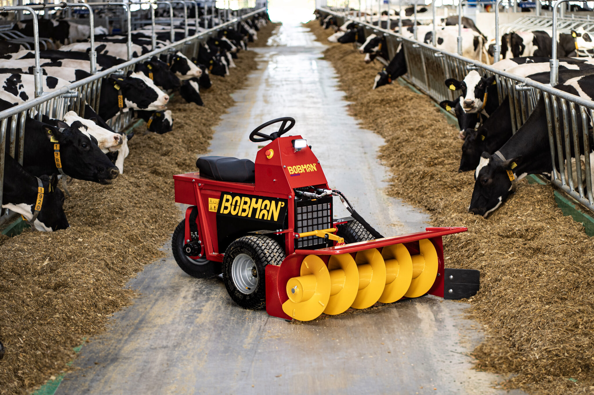 BOBMAN Broom, straw spreader and cubicle cleaner - one complete solution