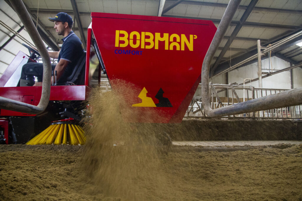 BOBMAN Broom, straw spreader and cubicle cleaner - one complete solution