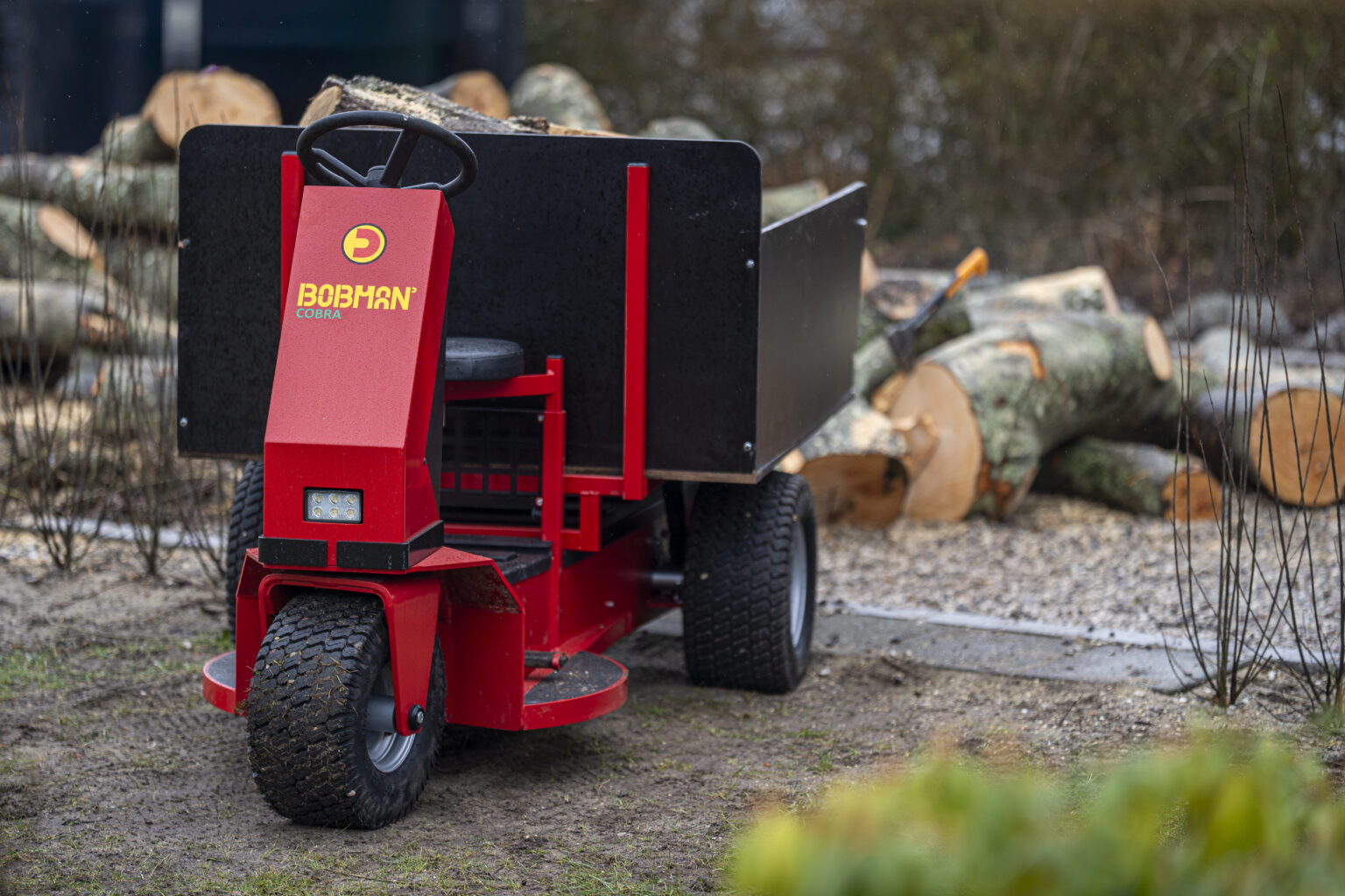 BOBMAN Broom, straw spreader and cubicle cleaner - one complete solution